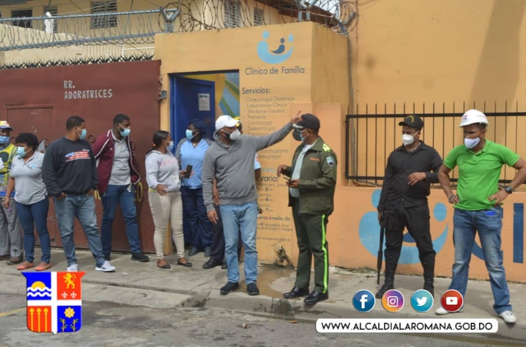 Concientización sobre los parqueos paralelos : Alcaldía de la Romana