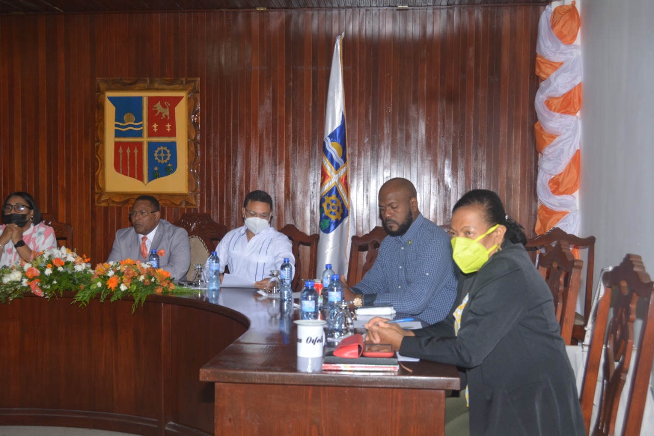 Alcaldía de La Romana, se reúne con miembros de las Instituciones de ...